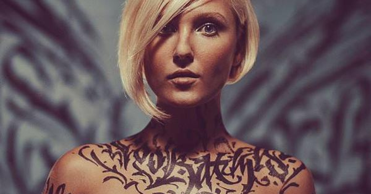 Calligraphy on Girls by Pokras Lampas | Looks Like Good Design